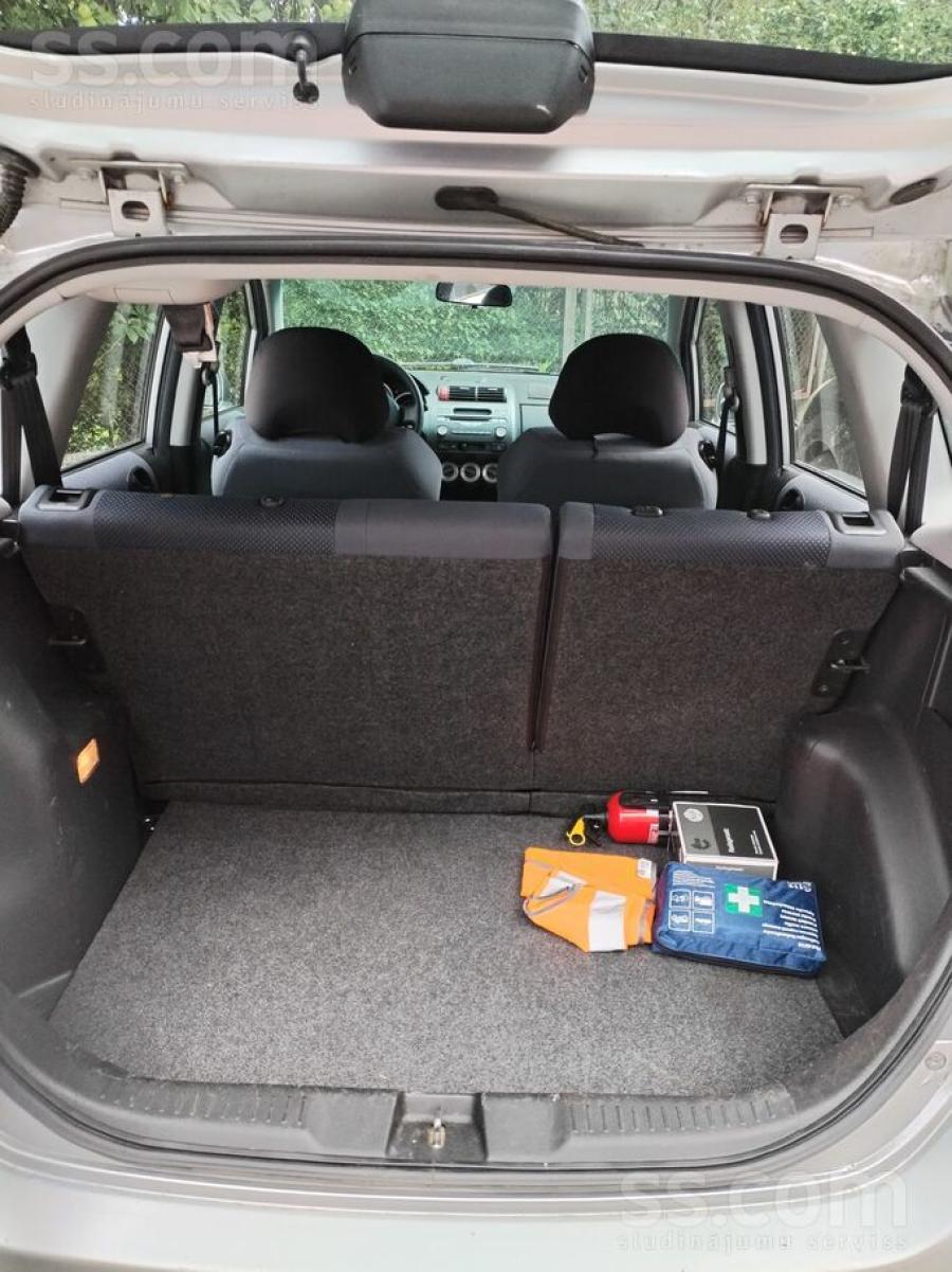 Pelēks Honda Jazz 2007 Rīga, ar dzinēja tilpumu 1.30 L un nobraukumu 200 tūkst. km par 1349 €, foto 5 vietnē AUTOMOTO.COM.LV