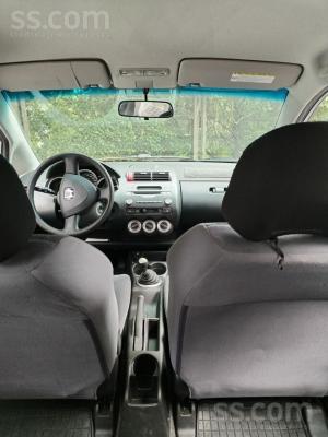 Pelēks Honda Jazz 2007 Rīga, ar dzinēja tilpumu 1.30 L un nobraukumu 200 tūkst. km par 1349 €, foto 6 vietnē AUTOMOTO.COM.LV