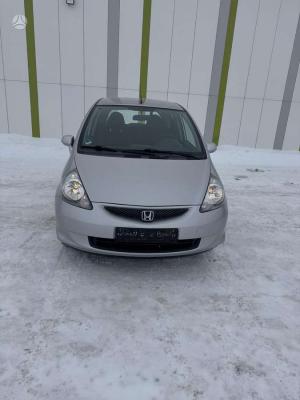 Grey Honda Jazz 2008 in Raseiniai, with an engine capacity of 1.25 L and mileage of 62 thousand km for 2600 €, photo  on AUTOMOTO.COM.LV