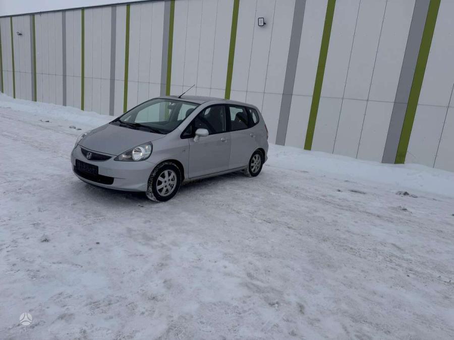 Pelēks Honda Jazz 2008 Raseiniai, ar dzinēja tilpumu 1.25 L un nobraukumu 62 tūkst. km par 2600 €, foto 2 vietnē AUTOMOTO.COM.LV