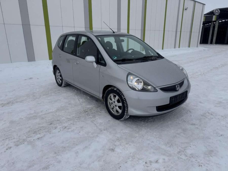 Pelēks Honda Jazz 2008 Raseiniai, ar dzinēja tilpumu 1.25 L un nobraukumu 62 tūkst. km par 2600 €, foto 4 vietnē AUTOMOTO.COM.LV