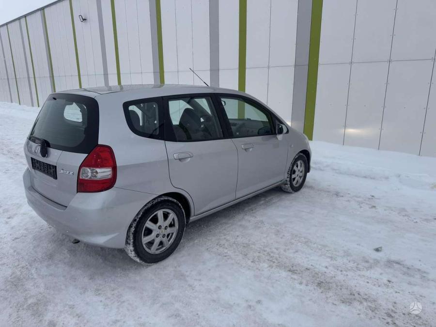 Pelēks Honda Jazz 2008 Raseiniai, ar dzinēja tilpumu 1.25 L un nobraukumu 62 tūkst. km par 2600 €, foto 6 vietnē AUTOMOTO.COM.LV