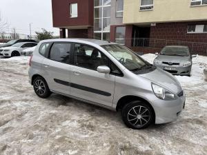 Grey Honda Jazz 2008 in Vilnius, with an engine capacity of 1.30 L and mileage of 180 thousand km for 2450 €, photo 2 on AUTOMOTO.COM.LV
