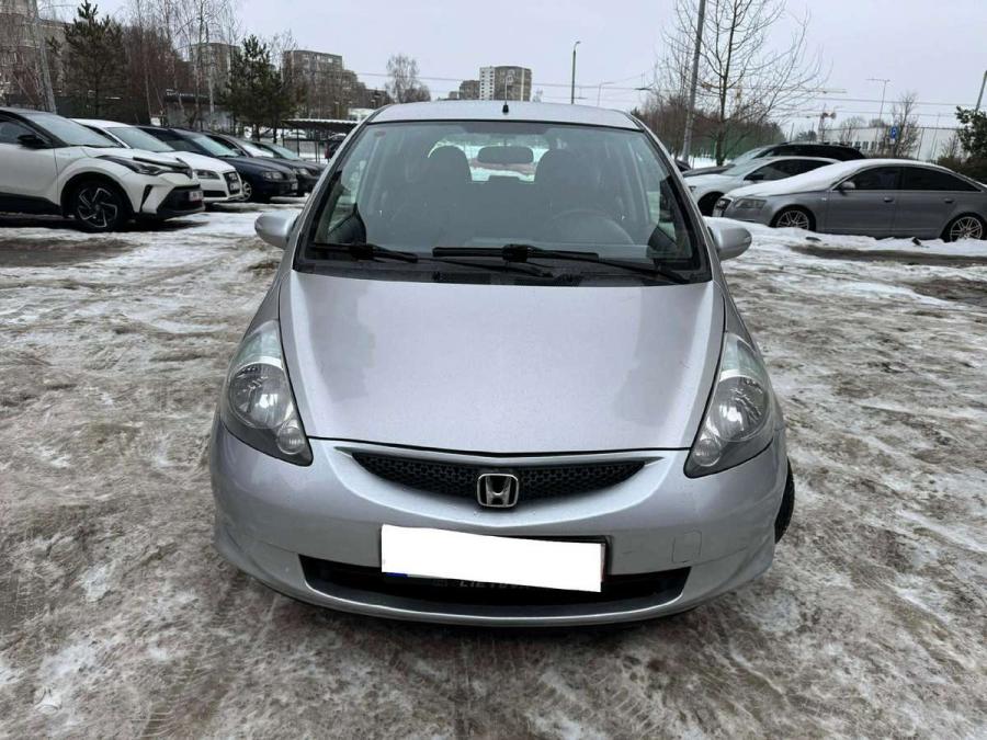 Grey Honda Jazz 2008 in Vilnius, with an engine capacity of 1.30 L and mileage of 180 thousand km for 2450 €, photo 3 on AUTOMOTO.COM.LV