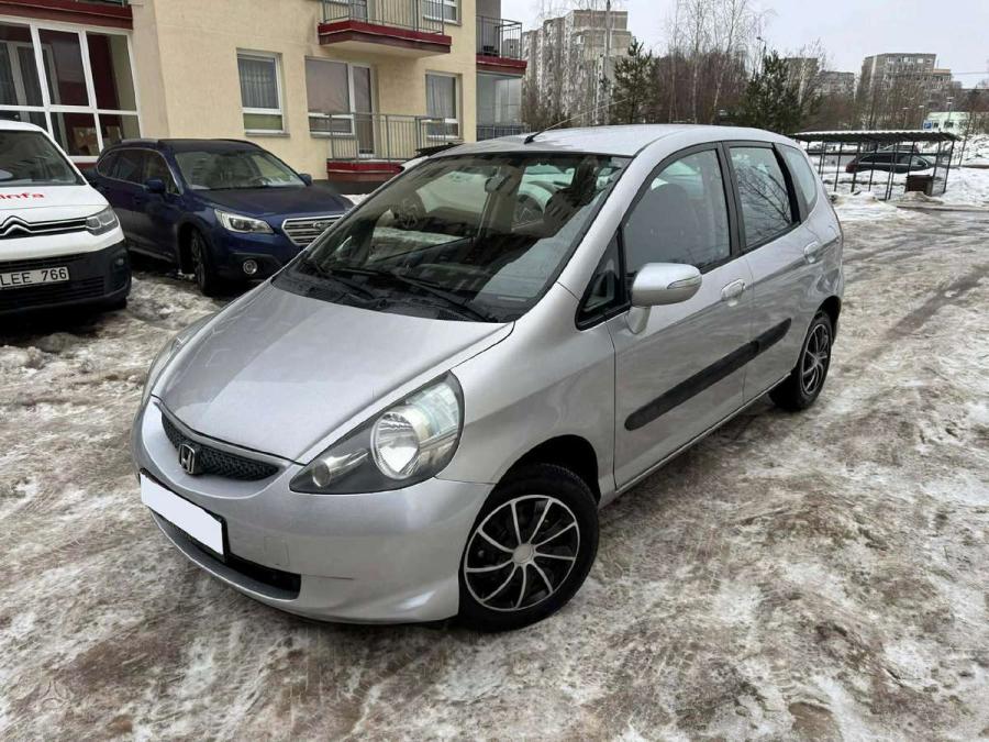 Grey Honda Jazz 2008 in Vilnius, with an engine capacity of 1.30 L and mileage of 180 thousand km for 2450 €, photo 4 on AUTOMOTO.COM.LV