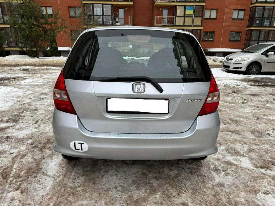 Grey Honda Jazz 2008 in Vilnius, with an engine capacity of 1.30 L and mileage of 180 thousand km for 2450 €, photo 6 on AUTOMOTO.COM.LV