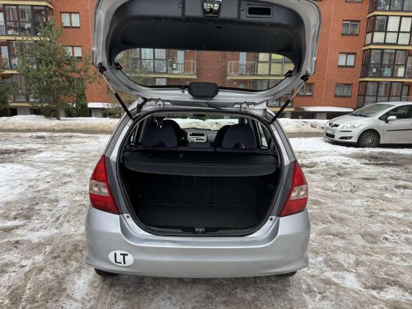 Grey Honda Jazz 2008 in Vilnius, with an engine capacity of 1.30 L and mileage of 180 thousand km for 2450 €, photo 7 on AUTOMOTO.COM.LV