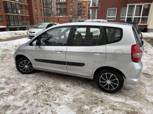 Grey Honda Jazz 2008 in Vilnius, with an engine capacity of 1.30 L and mileage of 180 thousand km for 2450 €, photo 9 on AUTOMOTO.COM.LV