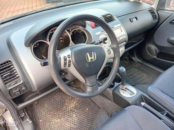 Pelēks Honda Jazz 2008 Marijampole, ar dzinēja tilpumu 1.30 L un nobraukumu 136 tūkst. km par 2500 €, foto 6 vietnē AUTOMOTO.COM.LV