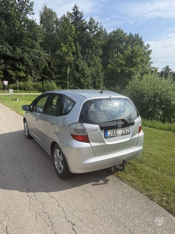 Pelēks Honda Jazz 2008 Kauņa, ar dzinēja tilpumu 1.34 L un nobraukumu 272 tūkst. km par 1990 €, foto 4 vietnē AUTOMOTO.COM.LV