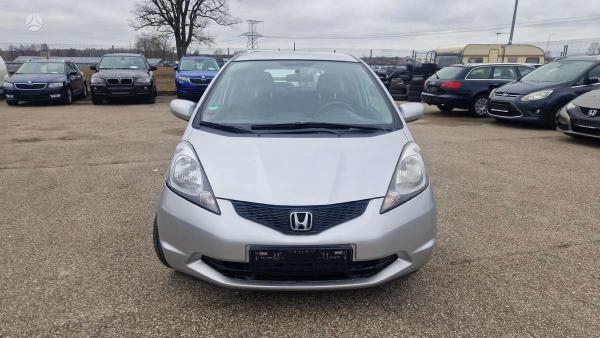 Grey Honda Jazz 2009 in Marijampole, with an engine capacity of 1.20 L and mileage of 187 thousand km for 2500 €, photo 2 on AUTOMOTO.COM.LV