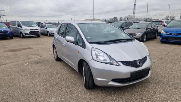 Grey Honda Jazz 2009 in Marijampole, with an engine capacity of 1.20 L and mileage of 187 thousand km for 2500 €, photo 3 on AUTOMOTO.COM.LV