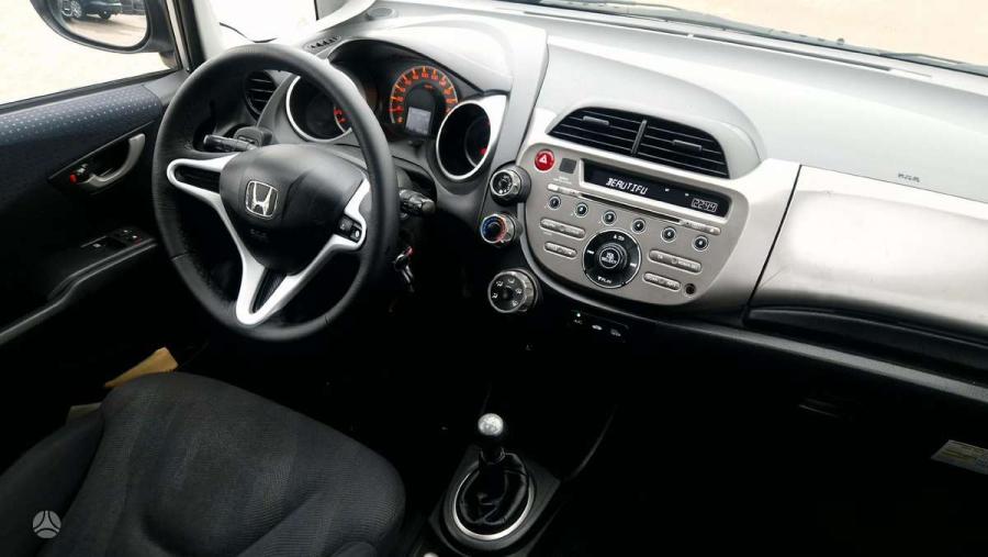 Grey Honda Jazz 2009 in Marijampole, with an engine capacity of 1.20 L and mileage of 187 thousand km for 2500 €, photo 10 on AUTOMOTO.COM.LV