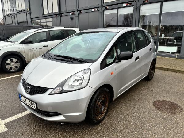 Grey Honda Jazz 2009 in Vilnius, with an engine capacity of 1.20 L and mileage of 90 thousand km for 1600 €, photo 2 on AUTOMOTO.COM.LV