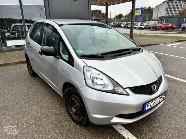 Grey Honda Jazz 2009 in Vilnius, with an engine capacity of 1.20 L and mileage of 90 thousand km for 1600 €, photo 3 on AUTOMOTO.COM.LV