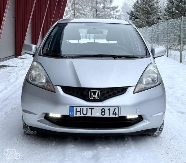 Grey Honda Jazz 2009 in Kaunas, with an engine capacity of 1.20 L and mileage of 45 thousand km for 2150 €, photo 2 on AUTOMOTO.COM.LV