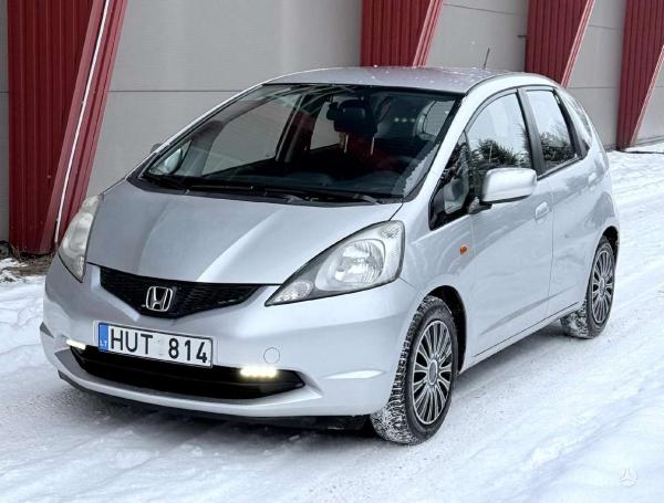 Grey Honda Jazz 2009 in Kaunas, with an engine capacity of 1.20 L and mileage of 45 thousand km for 2150 €, photo 1 on AUTOMOTO.COM.LV