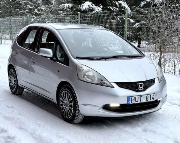 Grey Honda Jazz 2009 in Kaunas, with an engine capacity of 1.20 L and mileage of 45 thousand km for 2150 €, photo 3 on AUTOMOTO.COM.LV