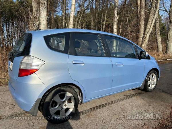Pelēks Honda Jazz 2009 Tallina, ar dzinēja tilpumu 1.30 L un nobraukumu 101 tūkst. km par 3000 €, foto 1 vietnē AUTOMOTO.COM.LV