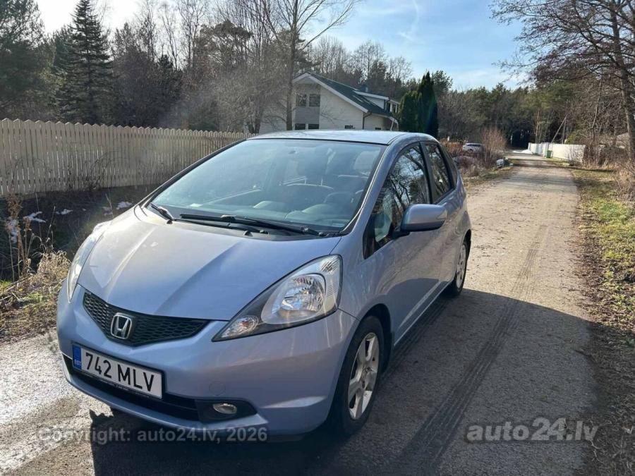 Grey Honda Jazz 2009 in Tallinn, with an engine capacity of 1.30 L and mileage of 101 thousand km for 3000 €, photo 3 on AUTOMOTO.COM.LV