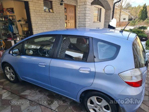 Pelēks Honda Jazz 2009 Tallina, ar dzinēja tilpumu 1.30 L un nobraukumu 101 tūkst. km par 3000 €, foto 4 vietnē AUTOMOTO.COM.LV