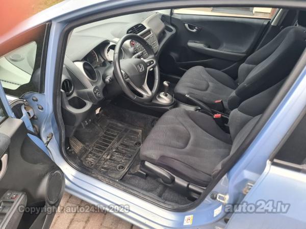 Pelēks Honda Jazz 2009 Tallina, ar dzinēja tilpumu 1.30 L un nobraukumu 101 tūkst. km par 3000 €, foto 7 vietnē AUTOMOTO.COM.LV
