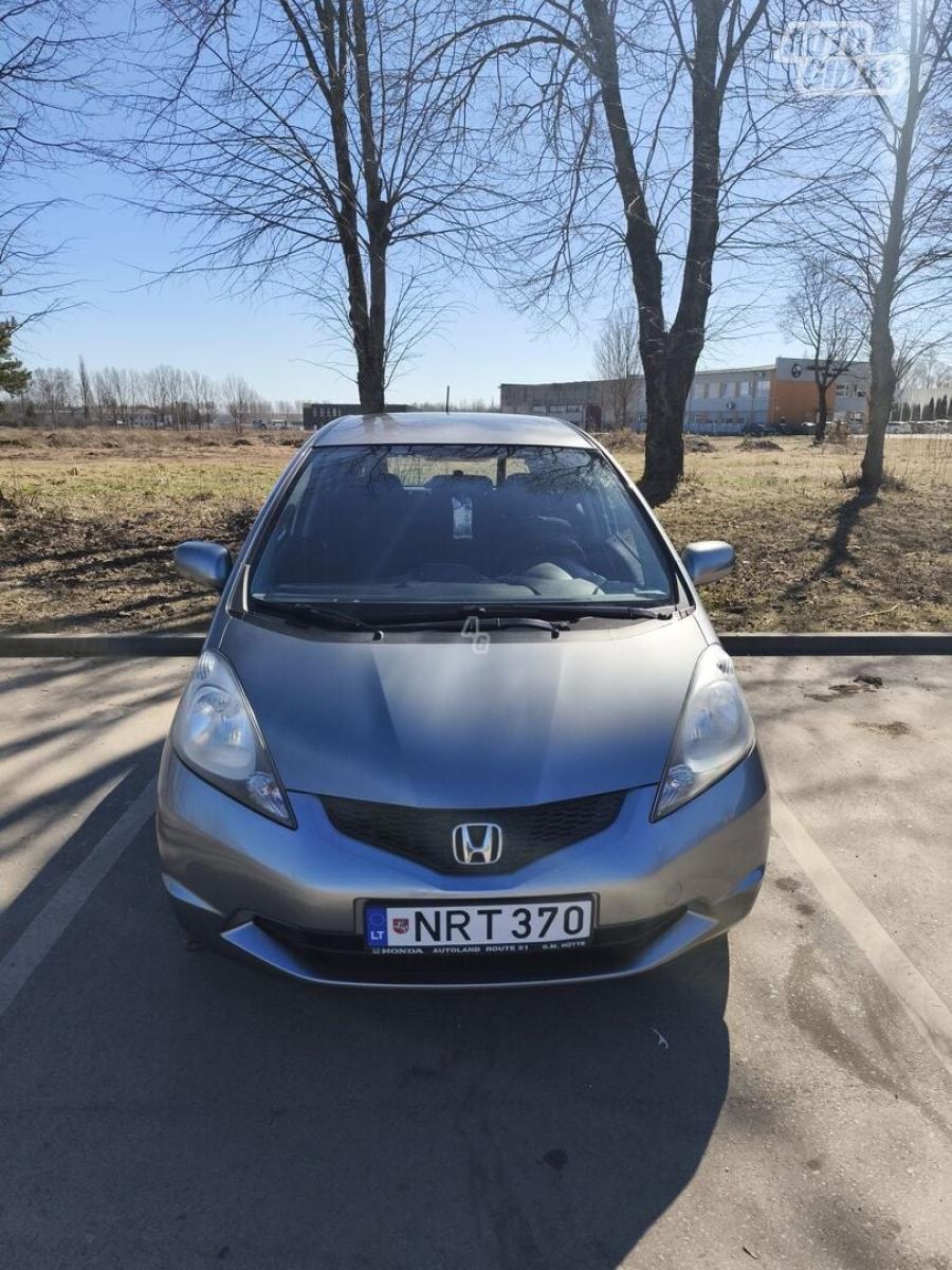 Pelēks Honda Jazz 2009 Tauragė, ar dzinēja tilpumu 1.20 L un nobraukumu 170 tūkst. km par 2300 €, foto 1 vietnē AUTOMOTO.COM.LV