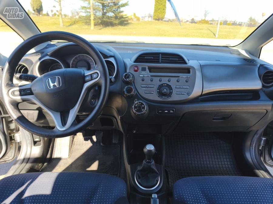 Pelēks Honda Jazz 2009 Tauragė, ar dzinēja tilpumu 1.20 L un nobraukumu 170 tūkst. km par 2300 €, foto 8 vietnē AUTOMOTO.COM.LV