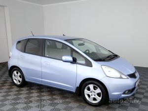 Pelēks Honda Jazz 2009 Tallina, ar dzinēja tilpumu 1.30 L un nobraukumu 211 tūkst. km par 1399 €, foto  vietnē AUTOMOTO.COM.LV