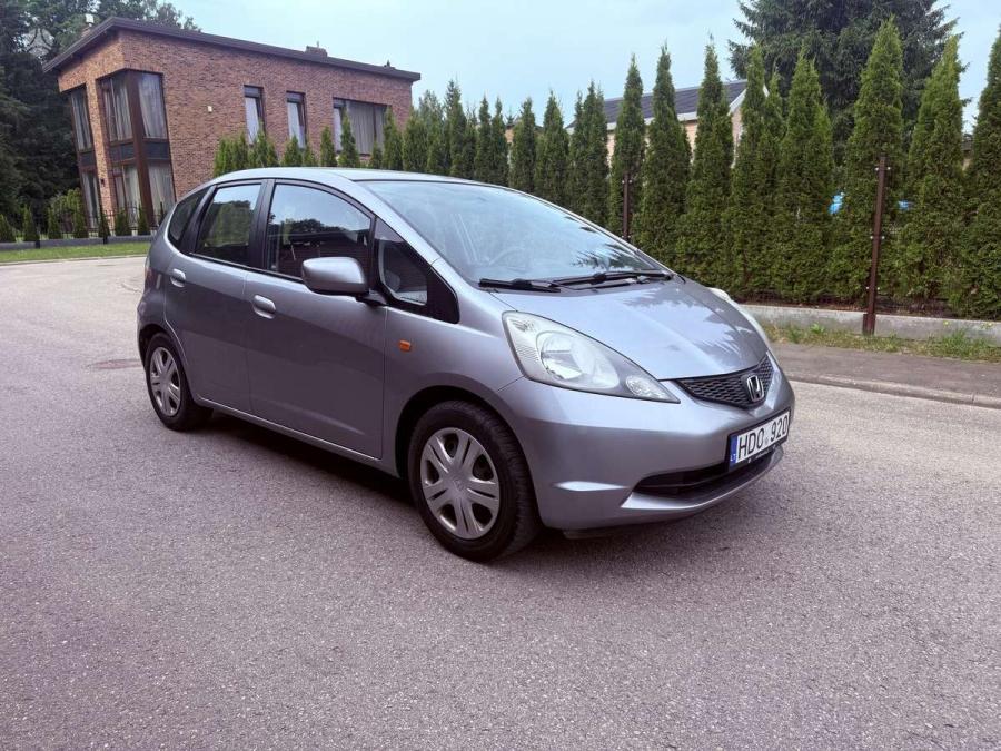 Pelēks Honda Jazz 2009 Viļņa, ar dzinēja tilpumu 1.20 L un nobraukumu 236 tūkst. km par 2150 €, foto 1 vietnē AUTOMOTO.COM.LV