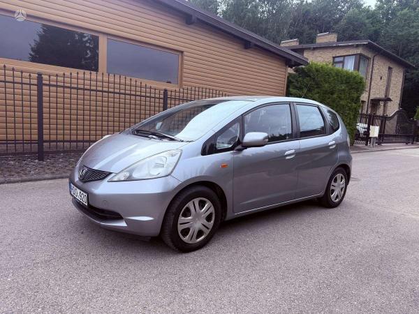 Pelēks Honda Jazz 2009 Viļņa, ar dzinēja tilpumu 1.20 L un nobraukumu 236 tūkst. km par 2150 €, foto 2 vietnē AUTOMOTO.COM.LV