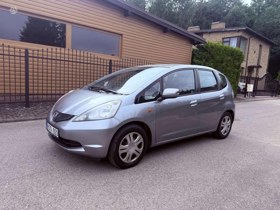 Pelēks Honda Jazz 2009 Viļņa, ar dzinēja tilpumu 1.20 L un nobraukumu 236 tūkst. km par 2150 €, foto 3 vietnē AUTOMOTO.COM.LV