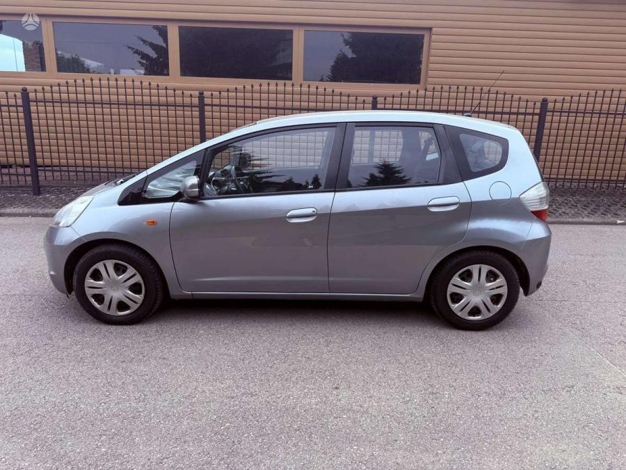Pelēks Honda Jazz 2009 Viļņa, ar dzinēja tilpumu 1.20 L un nobraukumu 236 tūkst. km par 2150 €, foto 4 vietnē AUTOMOTO.COM.LV