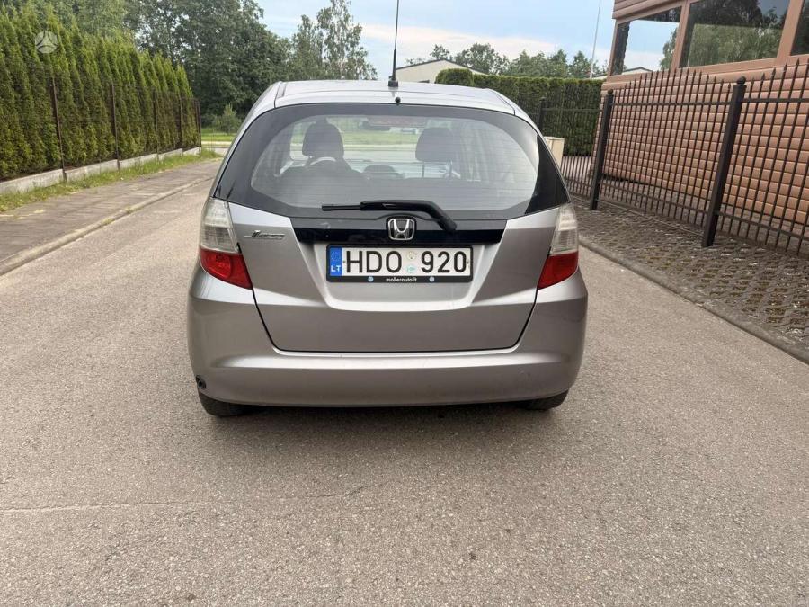 Pelēks Honda Jazz 2009 Viļņa, ar dzinēja tilpumu 1.20 L un nobraukumu 236 tūkst. km par 2150 €, foto 8 vietnē AUTOMOTO.COM.LV