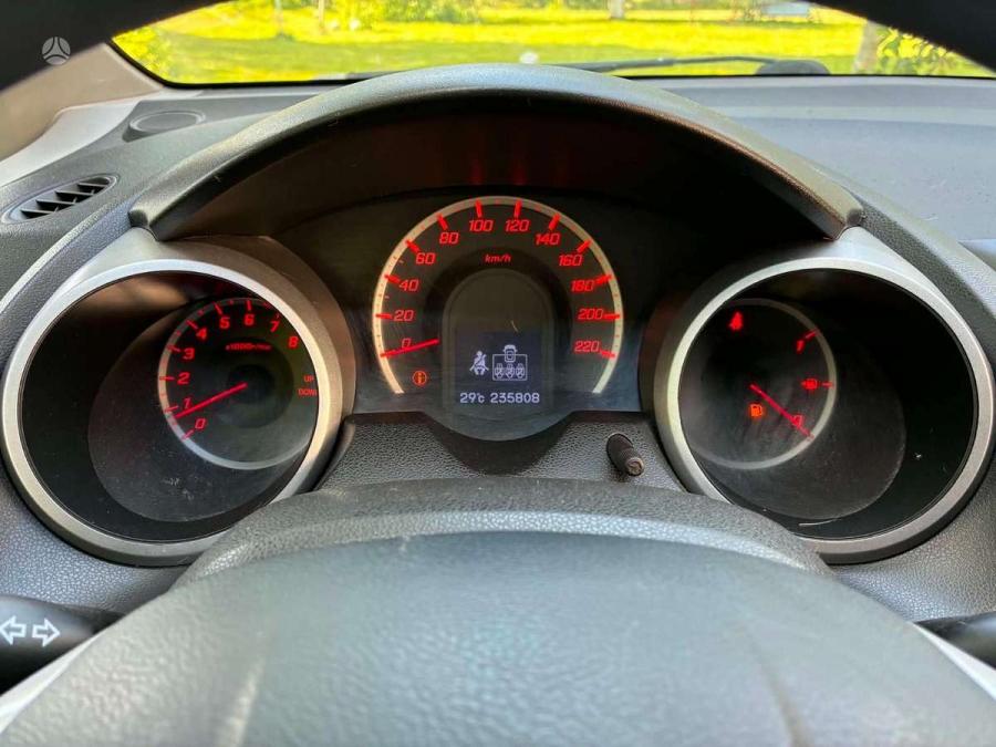 Pelēks Honda Jazz 2009 Viļņa, ar dzinēja tilpumu 1.20 L un nobraukumu 236 tūkst. km par 2150 €, foto 15 vietnē AUTOMOTO.COM.LV