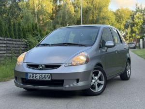 Pelēks Honda Jazz 2009 Viļņa, ar dzinēja tilpumu 1.50 L un nobraukumu 142 tūkst. km par 1950 €, foto  vietnē AUTOMOTO.COM.LV