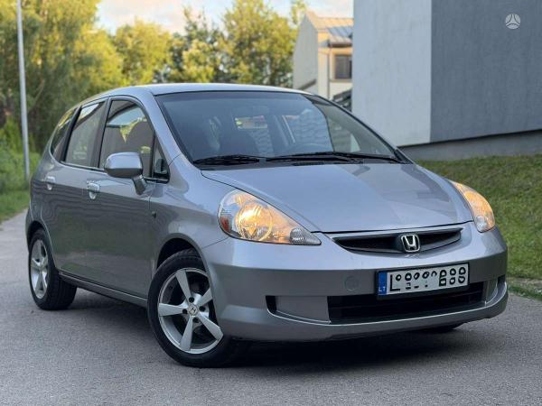 Pelēks Honda Jazz 2009 Viļņa, ar dzinēja tilpumu 1.50 L un nobraukumu 142 tūkst. km par 1950 €, foto 3 vietnē AUTOMOTO.COM.LV