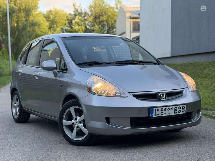Pelēks Honda Jazz 2009 Viļņa, ar dzinēja tilpumu 1.50 L un nobraukumu 142 tūkst. km par 1950 €, foto 4 vietnē AUTOMOTO.COM.LV