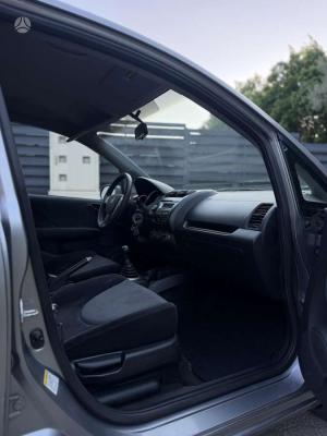 Pelēks Honda Jazz 2009 Viļņa, ar dzinēja tilpumu 1.50 L un nobraukumu 142 tūkst. km par 1950 €, foto 8 vietnē AUTOMOTO.COM.LV