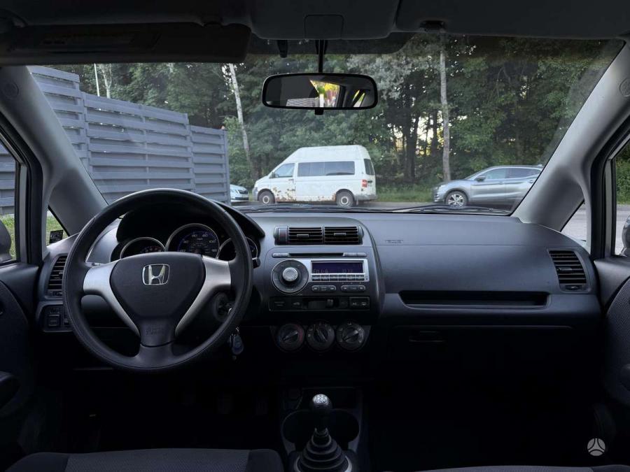 Pelēks Honda Jazz 2009 Viļņa, ar dzinēja tilpumu 1.50 L un nobraukumu 142 tūkst. km par 1950 €, foto 10 vietnē AUTOMOTO.COM.LV