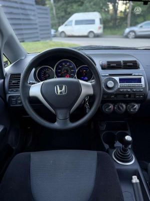 Pelēks Honda Jazz 2009 Viļņa, ar dzinēja tilpumu 1.50 L un nobraukumu 142 tūkst. km par 1950 €, foto 11 vietnē AUTOMOTO.COM.LV