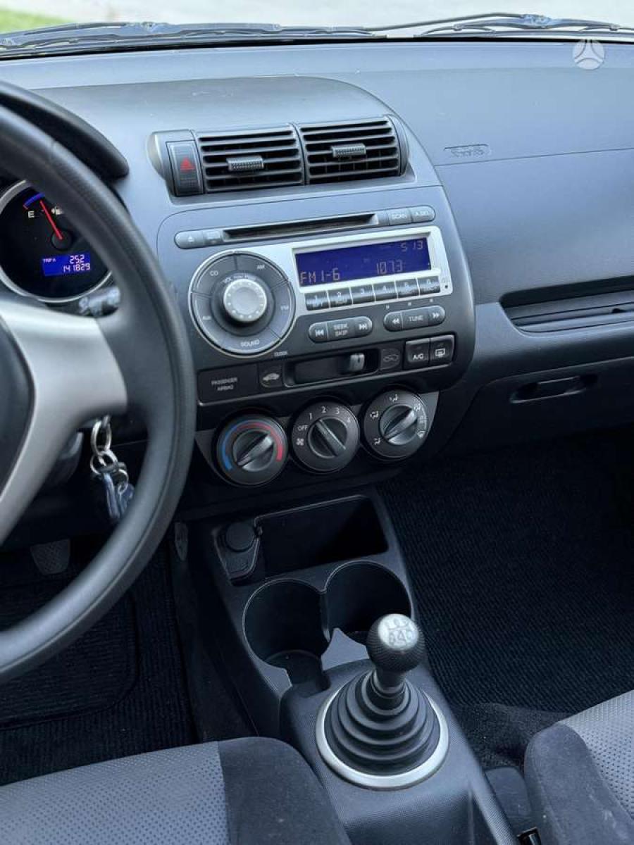 Pelēks Honda Jazz 2009 Viļņa, ar dzinēja tilpumu 1.50 L un nobraukumu 142 tūkst. km par 1950 €, foto 13 vietnē AUTOMOTO.COM.LV