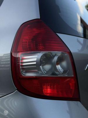 Pelēks Honda Jazz 2009 Viļņa, ar dzinēja tilpumu 1.50 L un nobraukumu 142 tūkst. km par 1950 €, foto 21 vietnē AUTOMOTO.COM.LV