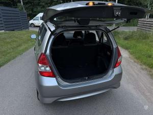 Pelēks Honda Jazz 2009 Viļņa, ar dzinēja tilpumu 1.50 L un nobraukumu 142 tūkst. km par 1950 €, foto 24 vietnē AUTOMOTO.COM.LV