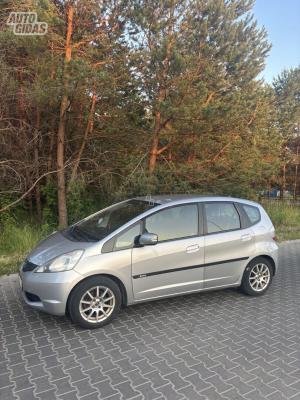 Pelēks Honda Jazz 2009 Viļņa, ar dzinēja tilpumu 1.30 L un nobraukumu 148 tūkst. km par 2350 €, foto  vietnē AUTOMOTO.COM.LV