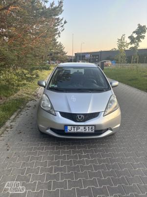 Pelēks Honda Jazz 2009 Viļņa, ar dzinēja tilpumu 1.30 L un nobraukumu 148 tūkst. km par 2350 €, foto 3 vietnē AUTOMOTO.COM.LV