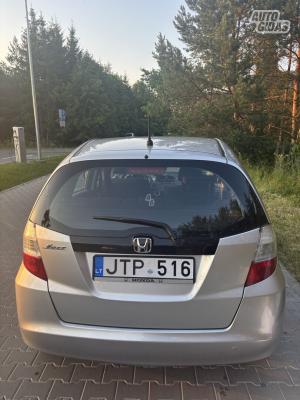 Pelēks Honda Jazz 2009 Viļņa, ar dzinēja tilpumu 1.30 L un nobraukumu 148 tūkst. km par 2350 €, foto 4 vietnē AUTOMOTO.COM.LV