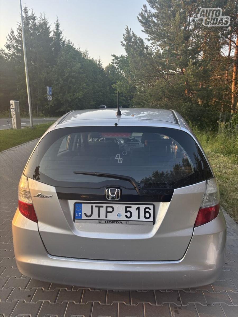 Pelēks Honda Jazz 2009 Viļņa, ar dzinēja tilpumu 1.30 L un nobraukumu 148 tūkst. km par 2350 €, foto 4 vietnē AUTOMOTO.COM.LV