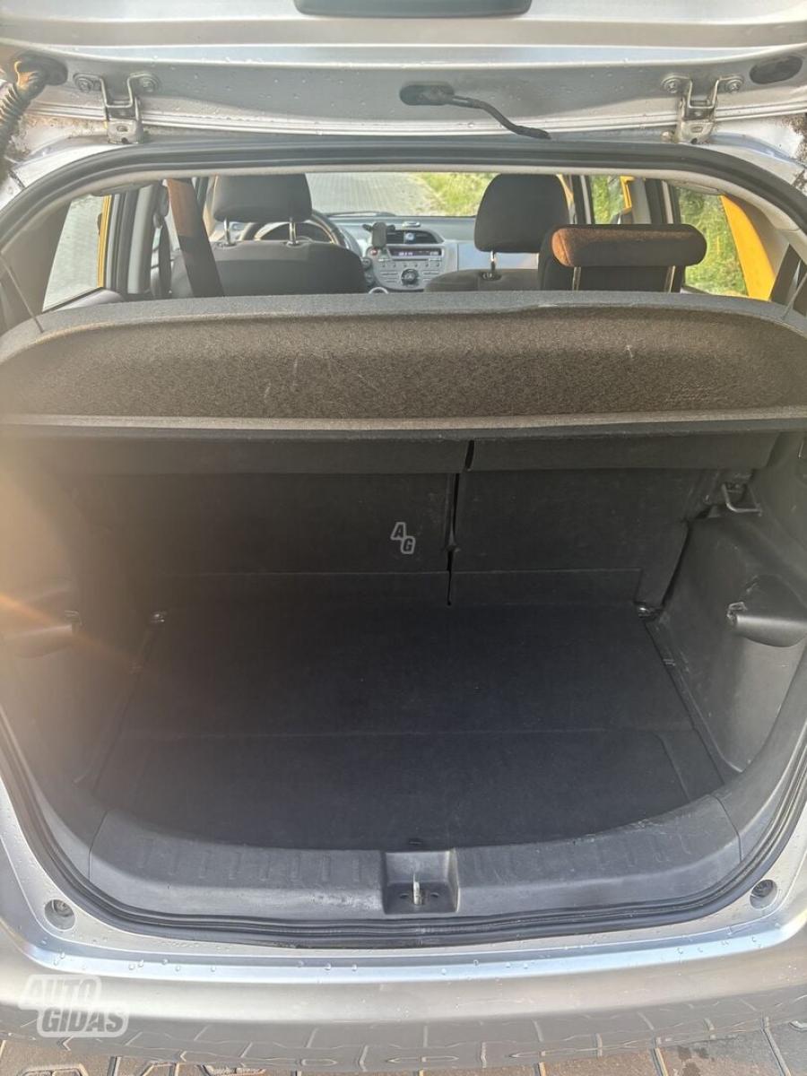Pelēks Honda Jazz 2009 Viļņa, ar dzinēja tilpumu 1.30 L un nobraukumu 148 tūkst. km par 2350 €, foto 5 vietnē AUTOMOTO.COM.LV