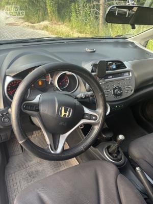 Pelēks Honda Jazz 2009 Viļņa, ar dzinēja tilpumu 1.30 L un nobraukumu 148 tūkst. km par 2350 €, foto 6 vietnē AUTOMOTO.COM.LV